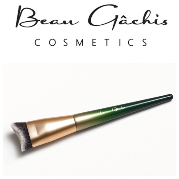 Beau Gachis | Makeup | Beau Gachis Flat Contour Face Brush Nwt | Poshmark
